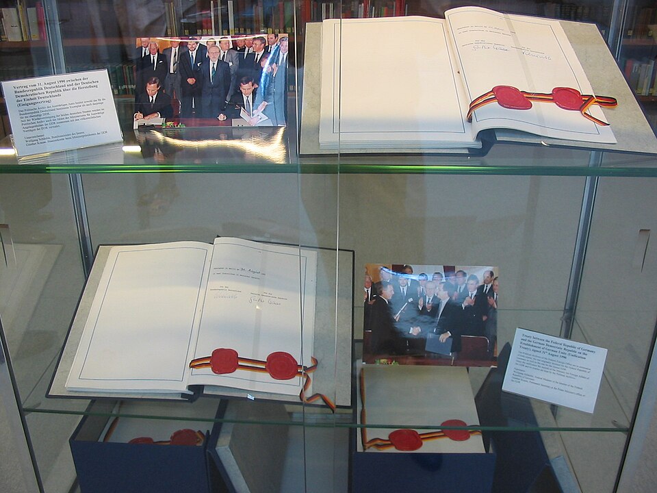 31. August 1990: Der Einigungsvertrag wird unterzeichnet ...